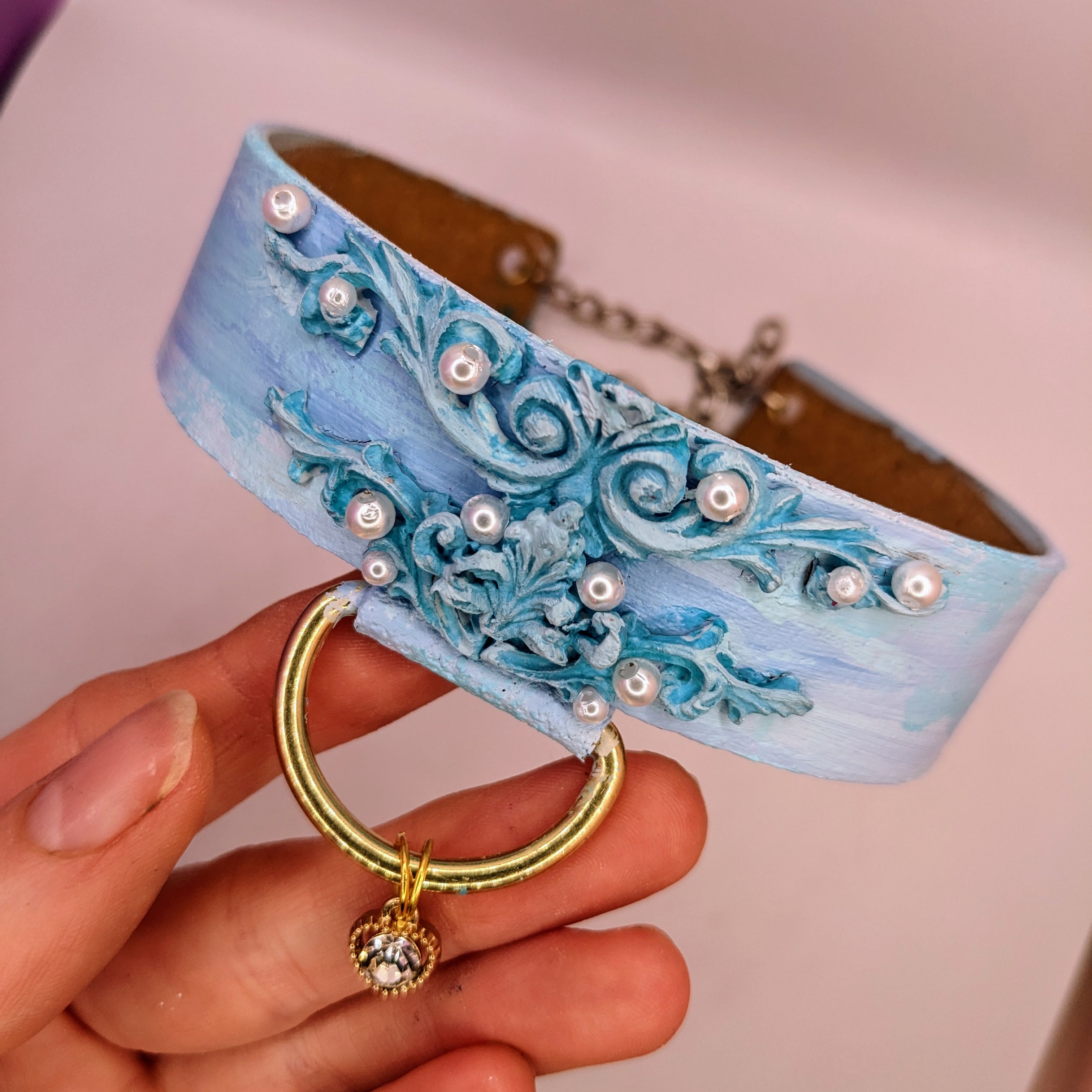 Collars – Arrival of Birds Art